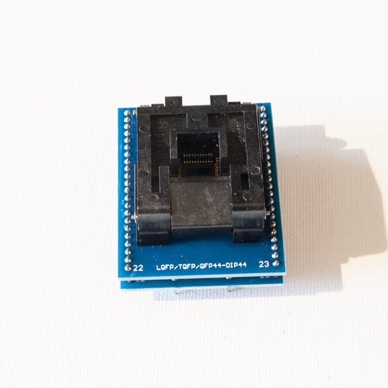 IC-Sockel Programmier-Adapter SMD TQFP44 QFP44 LQFP44 0,8mm auf DIP44 2,54mm Pin | 42project.net